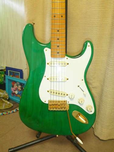 希少カラー FERNANDES ストラトキャスター 緑 ホビー・楽器・アート 希少カラー FERNANDES ストラトキャスター 緑 ホビー・楽器・アート
