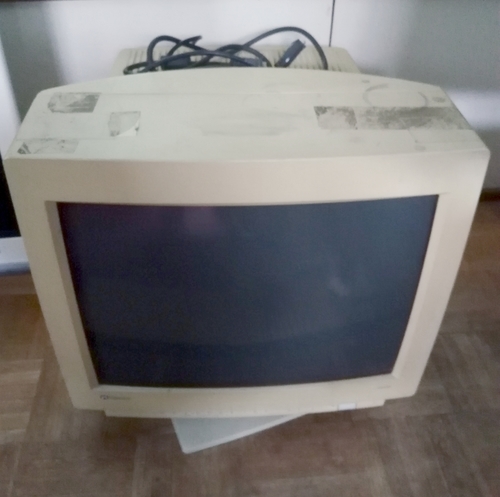 ブラウン管モニターGatewayVX900 (ikaz) 高柳の周辺機器の中古あげます・譲ります｜ジモティーで不用品の処分