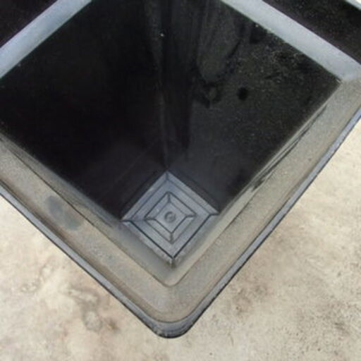 プラスチック製 鉢カバー (minakin) 浜寺公園の家庭用品《ガーデニング》の中古あげます・譲ります｜ジモティーで不用品の処分