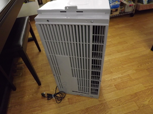 トヨトミ ルームエアコン 窓用エアコン 冷房 除湿 TIW-A160H 2017年製 窓枠付き 札幌 西岡店 (モノハウス☆西岡) 月寒中央の季節、空調家電《エアコン》の中古あげます・譲ります ...