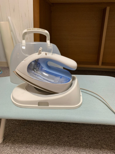 アイロンとアイロン台セット！美品 (mamo) 桂の生活家電《アイロン》の中古あげます・譲ります｜ジモティーで不用品の処分