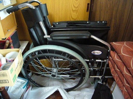 只今取引中止中！中古・車いす・黒色。 (キャディラック) 塩崎のその他の中古あげます・譲ります｜ジモティーで不用品の処分