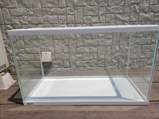 GEX 600 ホワイトフレーム水槽W60×D27.5×H36cm 約51L (SH) 長町のその他の中古あげます・譲ります｜ジモティーで不用品の処分