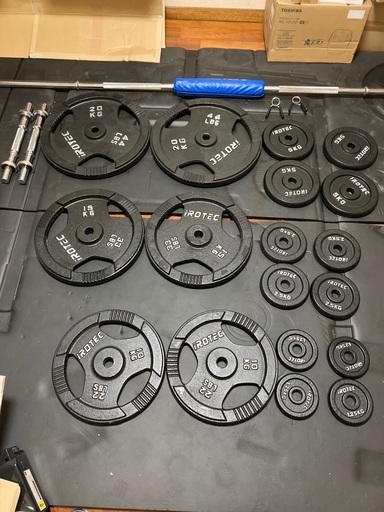 IROTEC 140kgダンベル・バーベルセット (やまつか) 那覇のフィットネス、トレーニングの中古あげます・譲ります｜ジモティーで不用品の処分