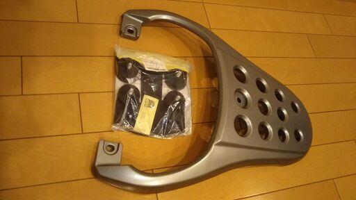 【お取引中】 新品！超絶希少！アヴェニス／アベニス／イプシロン／エプシロン純正リアキャリア美品＆専用GIVIアタッチメント 即決注目！DLに ...