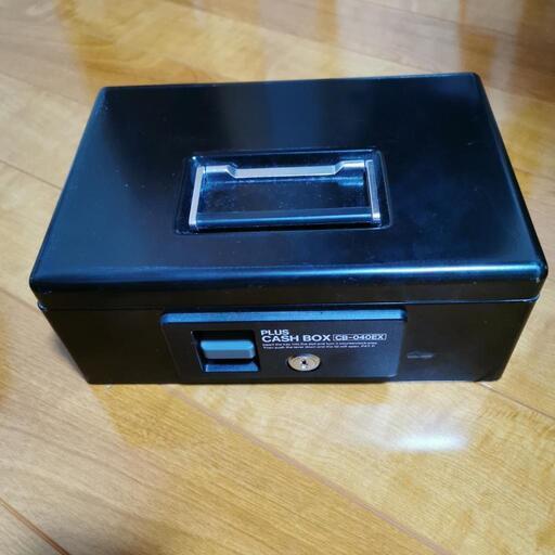 PLUS CASH BOX CB-040EX 手提げ金庫 (stuffed) 小金城趾のその他の中古あげます・譲ります｜ジモティーで不用品の処分