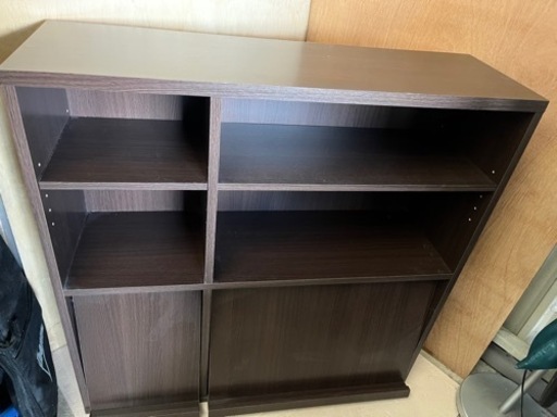 収納大2つ戸棚付 (吉田) 津の収納家具《マガジンラック、スタンド》の中古あげます・譲ります｜ジモティーで不用品の処分