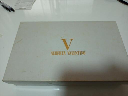 ALBERTA VALENTINO のポーチタイプにもなる財布 (飲み助) 柴崎体育館の靴/バッグの中古あげます・譲ります｜ジモティーで不用品の処分