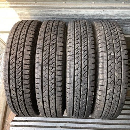 極上タイヤBRIDGESTONE ブリヂストンブリジストンVL1 145R12 LT 8PR スタッドレスタイヤ2021年製12インチ (ibbタイヤ) 白石のタイヤ、ホイールの中古あげます ...