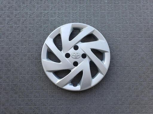トヨタ純正ホイールキャップ1個 (なお) 鳴海のタイヤ、ホイールの中古あげます・譲ります｜ジモティーで不用品の処分
