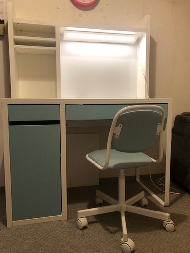 イケア 学習机 MICKE デスク + 椅子 ÖRFJÄLL オルフィエル IKEA ライト付きSLAGSIDA スラグシダ (ベア) 能見台 ...