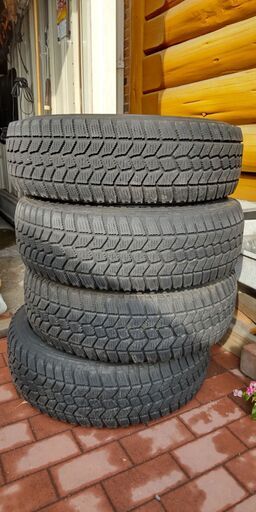 🔳スタッドレス 215R15(ハイラックス使用) (KS) 渋川のタイヤ、ホイールの中古あげます・譲ります｜ジモティーで不用品の処分