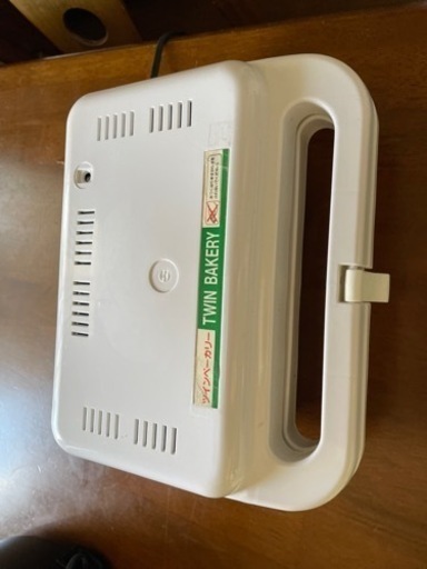 ツインベーカリー。HS-680型。美品です。サイズ約幅26㌢奥行22㌢高さ10㌢お子様と楽しくベーカリーにチャレンジはいかがでしょうか ...