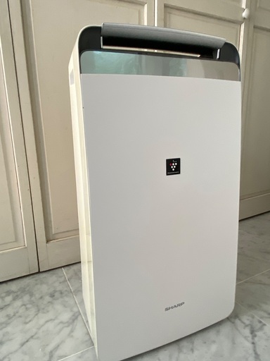 [背面、横面に黄ばみあり]SHARP シャープ プラズマクラスター 除湿機 衣類乾燥CV-J180W 2020年製 (ドロップ) 鎌倉の季節、空調家電《除湿器》の中古あげます・譲ります ...