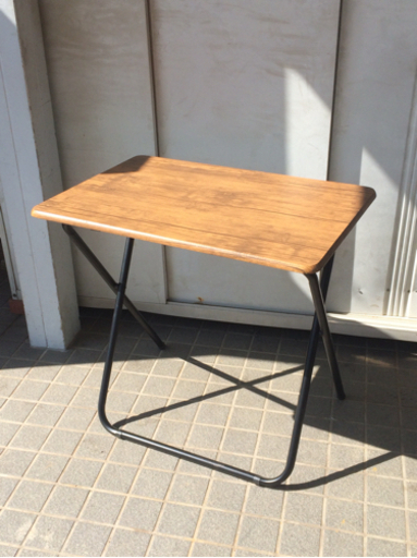 株式会社ナフコ 折りたたみテーブル SJ-TH71 天板に多数傷有り (株式会社コローレ) 中間のテーブル《その他》の中古あげます・譲ります ...