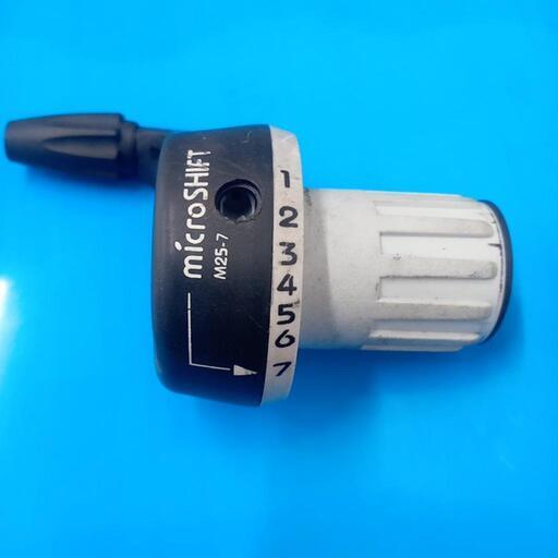 右グリップシフター microSHIFT M25-7 (自転車の山小屋) 宮之阪の自転車の中古あげます・譲ります｜ジモティーで不用品の処分