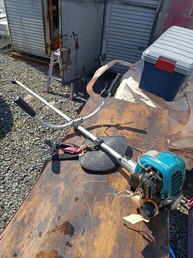 マキタ 4サイクル ガソリンエンジン 刈払機 MEM427T 草刈り機 (Steinway) 南永山のマリンスポーツの中古あげます・譲ります｜ジモティーで不用品の処分