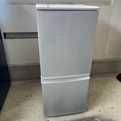 SHARP ノンフロン冷凍冷蔵庫 SJ-14Y-S 137L 2013年製 シャープ 冷蔵庫 シルバー 右開き 2ドア (green tea) 八代のキッチン家電《冷蔵庫》の中古あげます・譲り ...