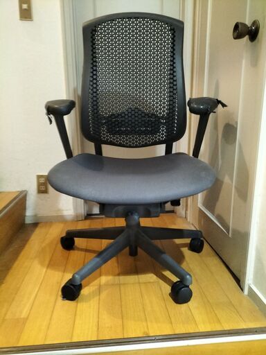 Herman Millar社製Cella Chair (Ken) 小田原の椅子《チェア》の中古あげます・譲ります｜ジモティーで不用品の処分