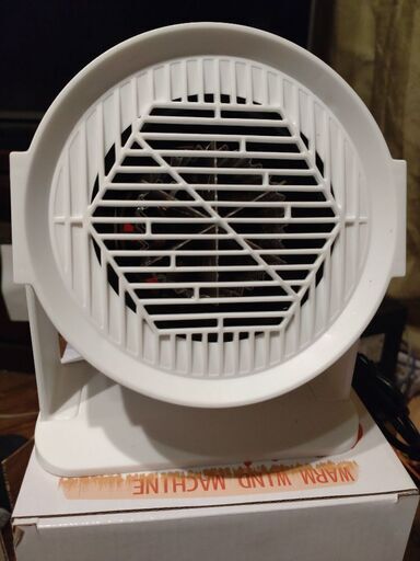 WARM WIND MACHINE 400W/600W ミニファンヒーター暖房 (ロビン) 稲敷の季節、空調家電《ストーブ》の中古あげます・譲ります｜ジモティーで不用品の処分