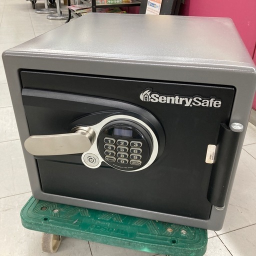 SentrySafe 耐火金庫JA0806 ※中のプラスチックにヒビあり (あるあるマーケット) 春日井のオフィス用家具《金庫》の中古あげます・譲ります｜ジモティーで不用品の処分