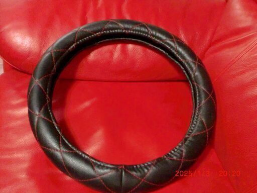 ハンドルカバー黒に赤ステッッチ39X9.5 (RIKIINNANI) 武庫之荘の内装、インテリアの中古あげます・譲ります｜ジモティーで不用品の処分