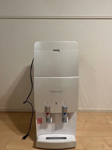 ウォーターサーバー FRECIOUS WFD1040 卓上タイプ (べいびー) 守山のキッチン家電《その他》の中古あげます・譲ります｜ジモティーで不用品の処分